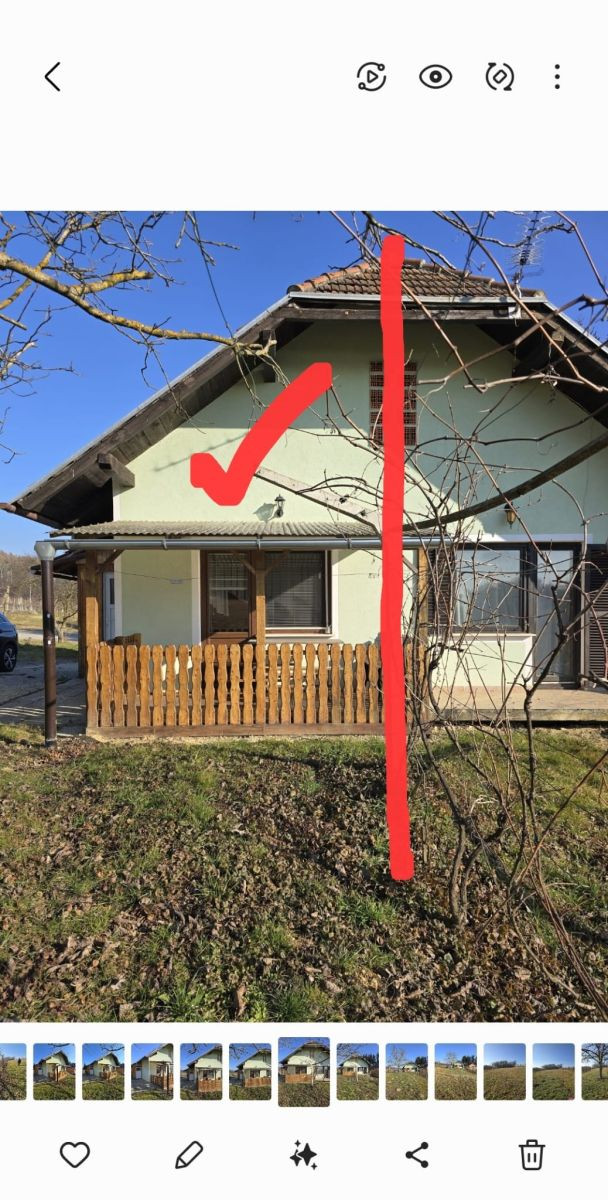 Manjša stanovanjska hiška dvojček - Suhi vrh